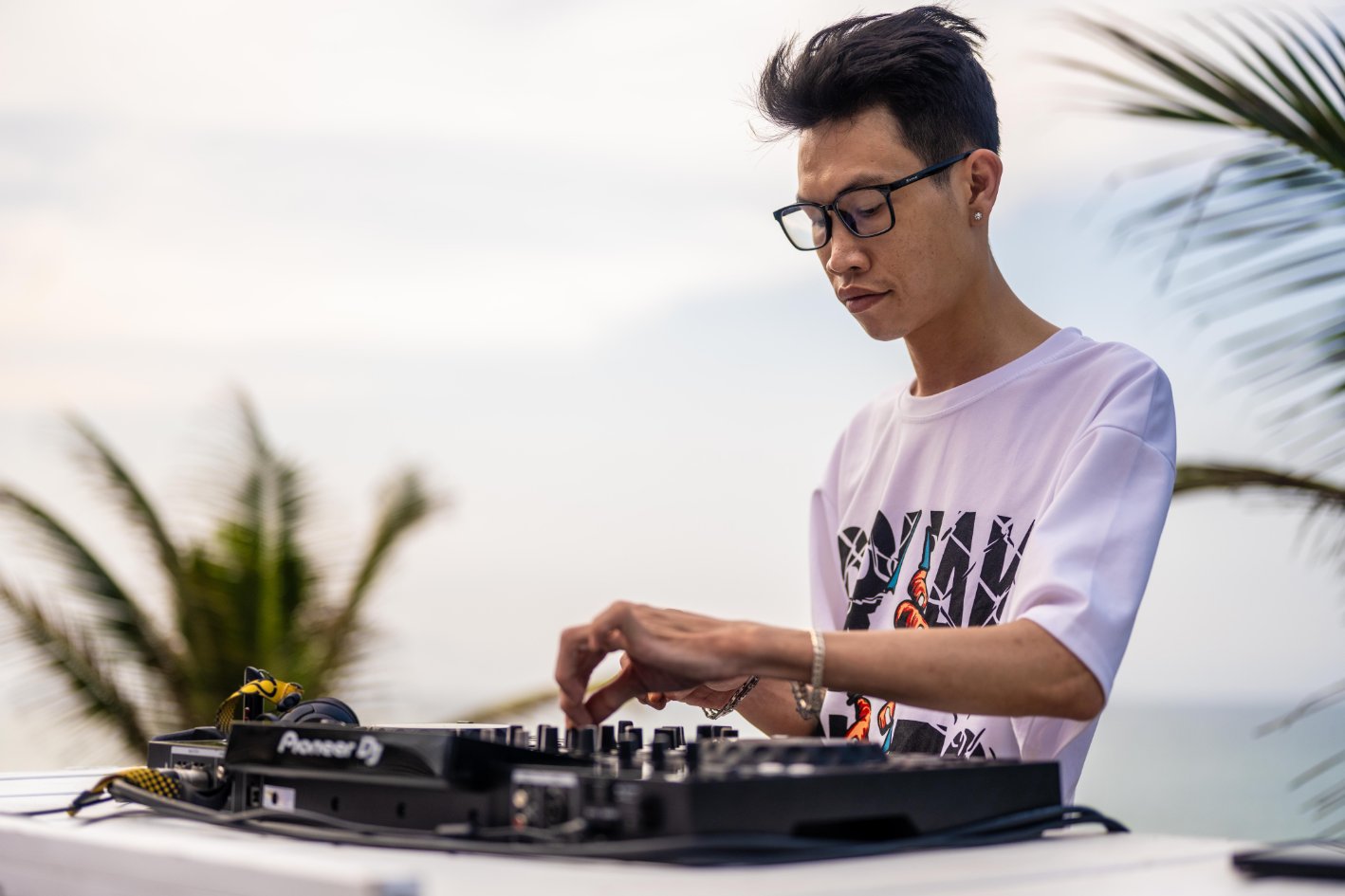 Live Music at Shore Club – An Bang Beach’s Premier Beachfront Venue